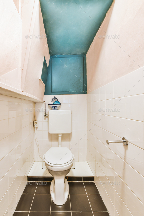 Narrow toilet store